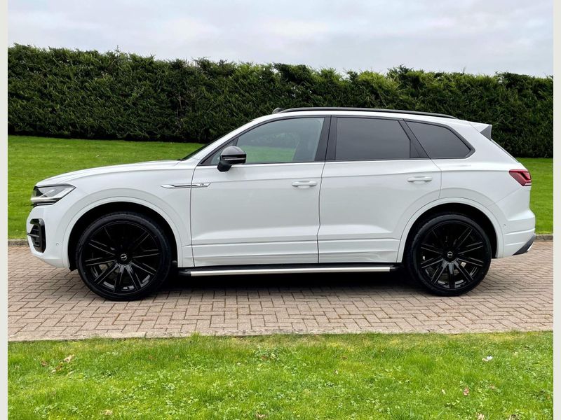 Volkswagen Touareg 3.0 TDI V6 R-Line Tech Tiptronic 4Motion | UKRoadRunner